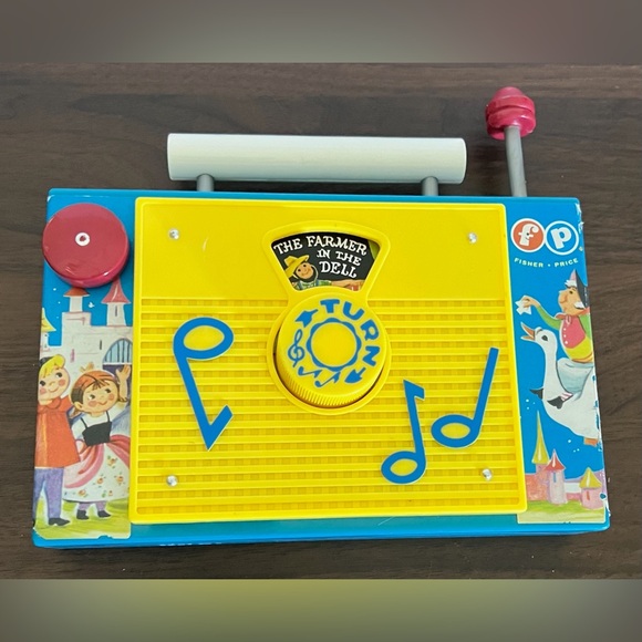 Toys | Vintage Fisher Price The Farmer In The Dell Tvradio Music Box ...